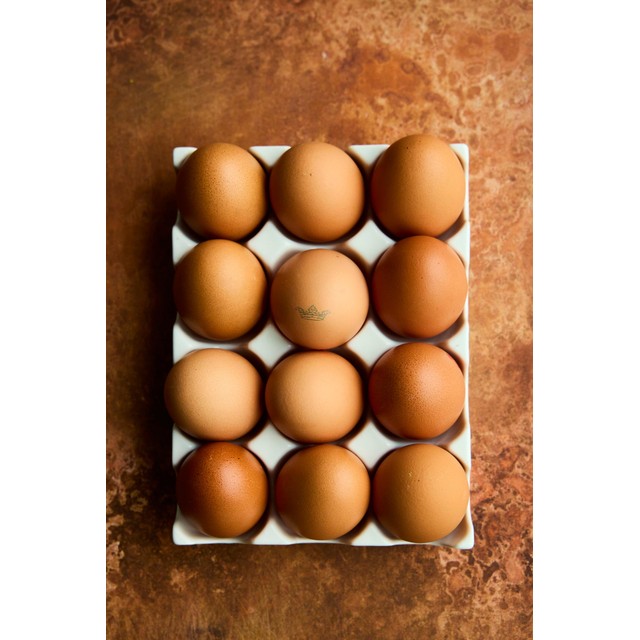 Clarence Court Burford Buff 6 Large Free Range Eggs - Ocado