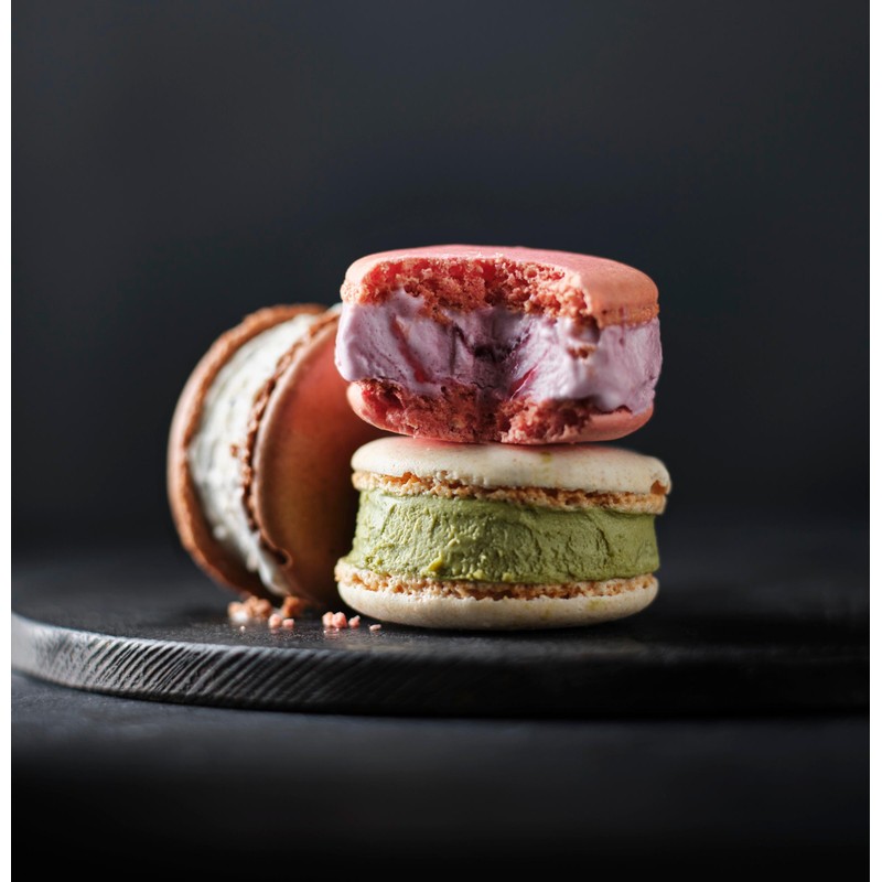 M&S Raspberry Macaron Ice Cream Sandwiches Serves 4 - Ocado